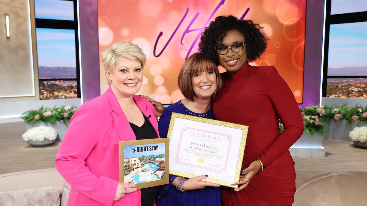 Jennifer Surprises Paramedic Who Saved Lives of a Dad & His Daughter ...