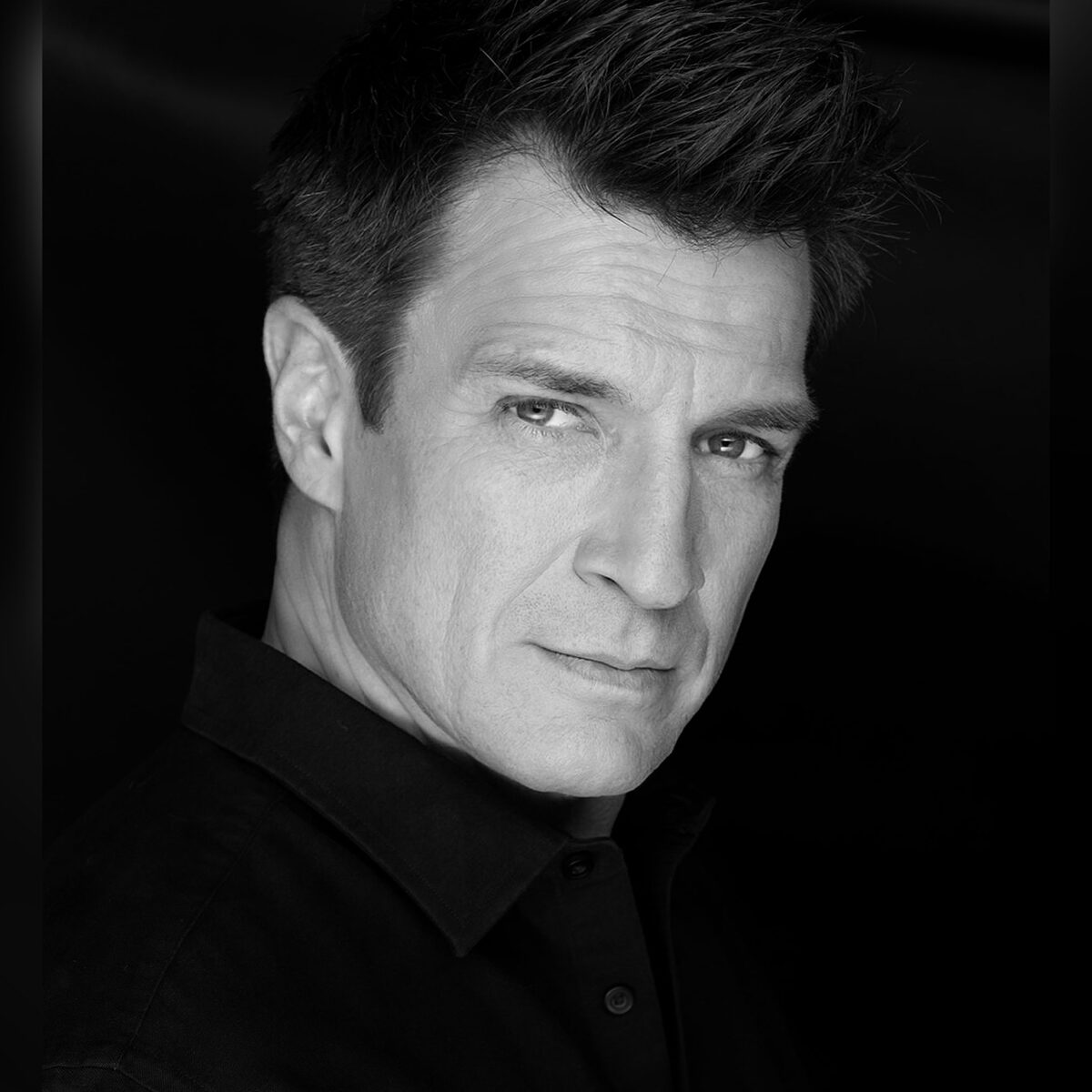 Nathan Fillion Hüfttattoo
